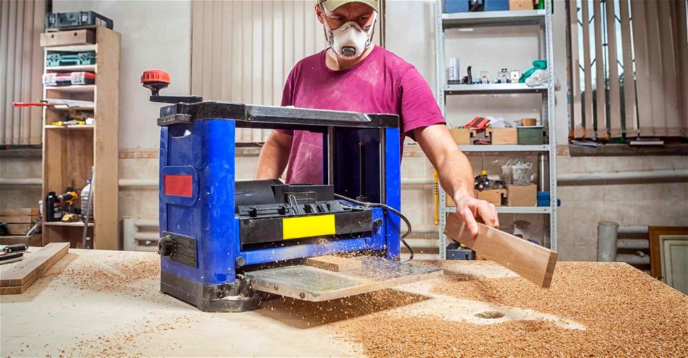8 Best Electric Planers: Corded and Cordless (2023 Review UK)