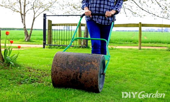 3 Best Lawn Rollers UK (2022 Review) | DIY Garden™