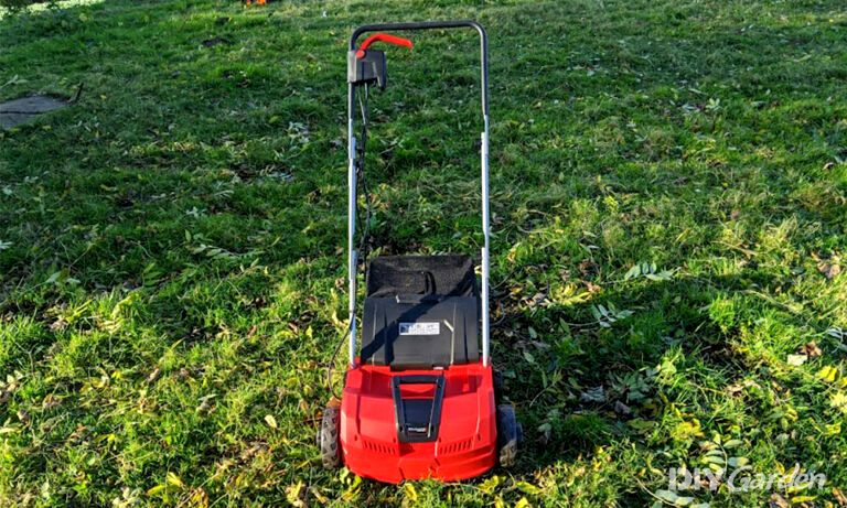 5 Best Lawn Scarifiers to Remove Moss & Thatch (2026 Update)
