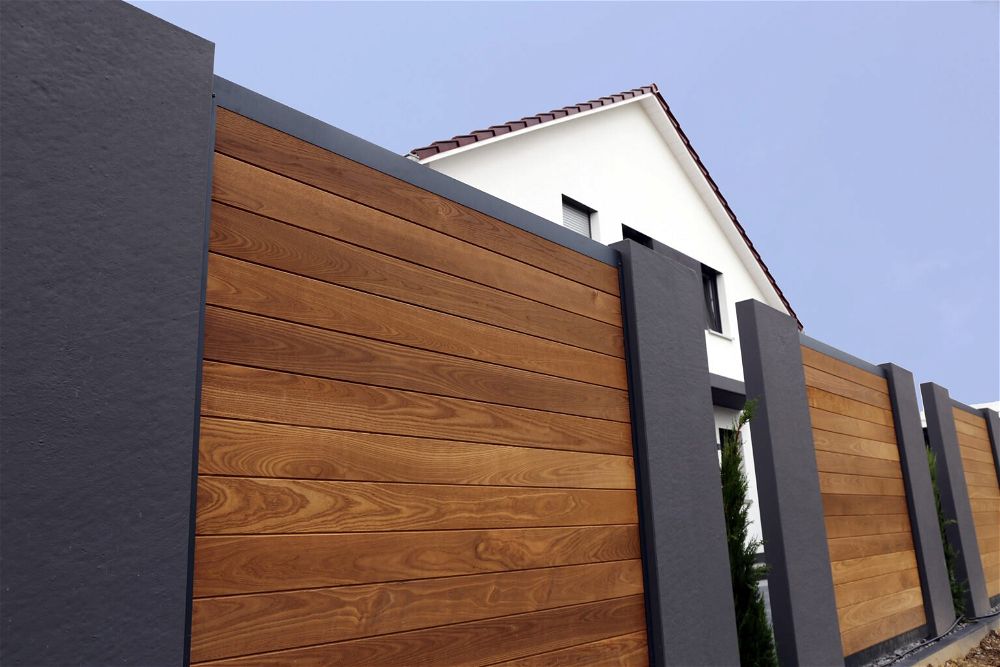 41 Modern Garden Fence Ideas UK (Cheap & Colourful)