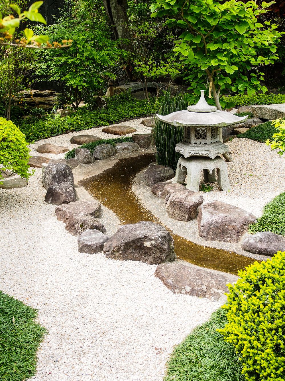 28 Zen Japanese Garden Ideas UK (Modern & Budget-Friendly)