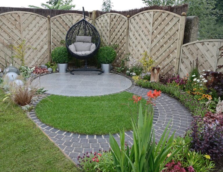 26 Simple Back Garden Ideas (Cheap & Low Maintenance)