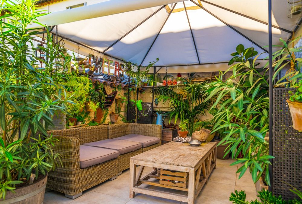 26 Simple Back Garden Ideas (Cheap & Low Maintenance)