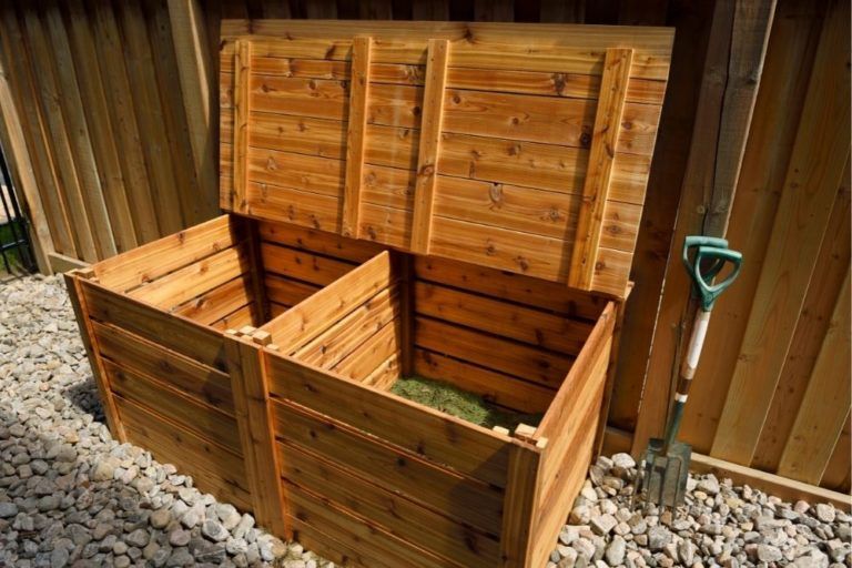 Where To Put Your Compost Bin (For Optimum Conditions)
