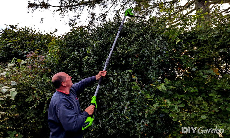 10 Best Telescopic Hedge Trimmers: Tested (2023 Review UK)