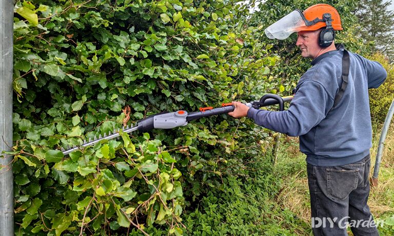 VonHaus Cordless Telescopic Hedge Trimmer 2023 Review vonhaus-cordless-telescopic-hedge-trimmer-2023-review